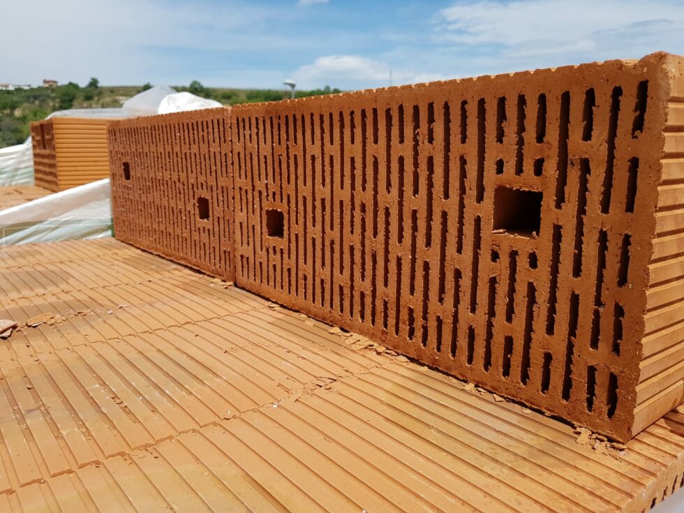 Tipi di mattoni: caratteristiche e utilizzi dei principali laterizi - T2D